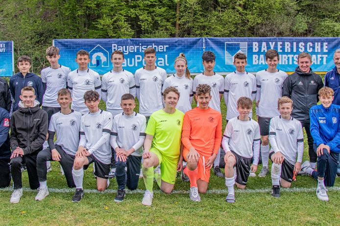 FC Dingolfing neuer C-Junioren BauCup Pokalsieger 2021/22 | BFV