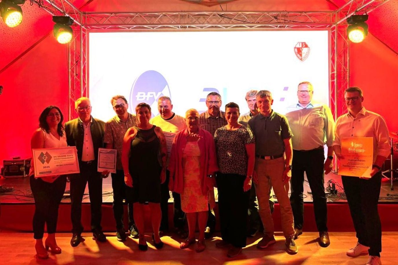 Bezirk Schwaben: Ehrungen für den TSV Ober- / Unterhausen | BFV