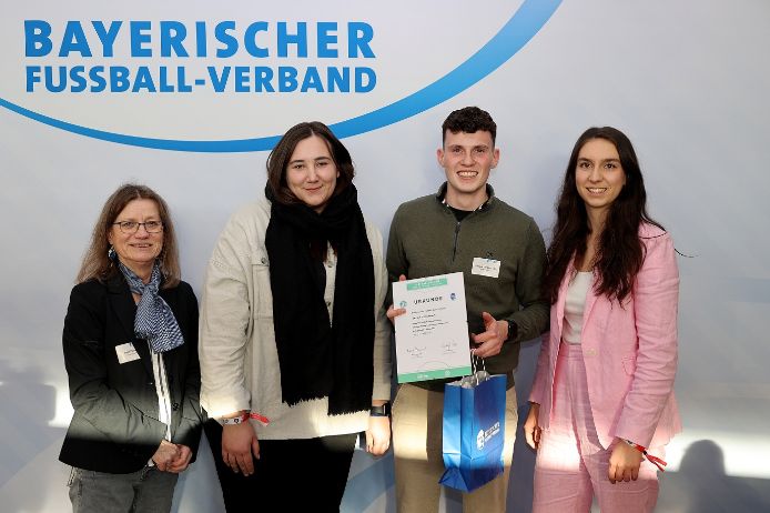 „Fußballheld*innen“: Der BFV zeichnet 22 junge Vereinsmitarbeitende aus | BFV