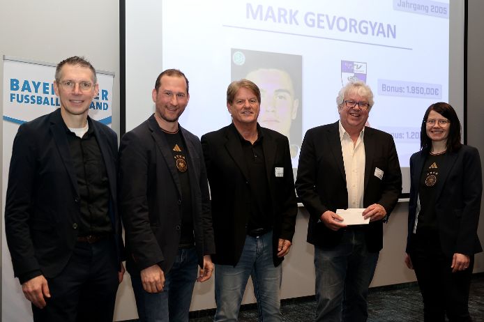 DFB und BFV belohnen Nachwuchsarbeit in bayerischen Vereinen | BFV