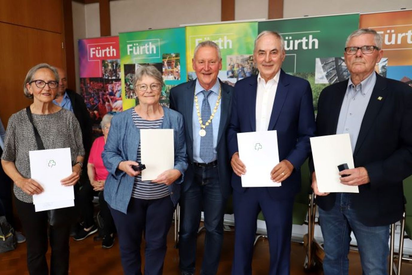 Ehrenzeichen des Ministerpräsidenten für BFV-Urgestein Peter Vasel | BFV