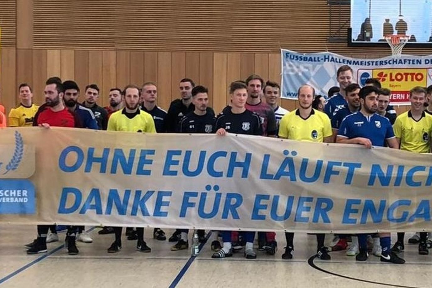 Banner-Aktion bei der Hallenbezirksmeisterschaft der Herrn in ...