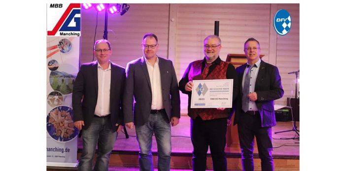 MBB Manching erhält die „Silbernen Raute“ | BFV