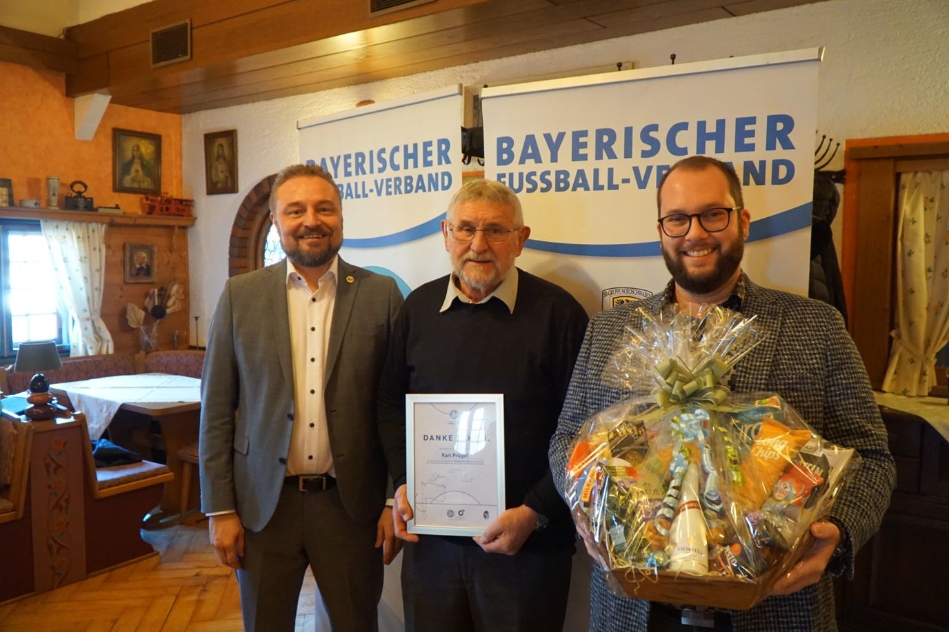 Danke Schiri Karl Prügel | BFV