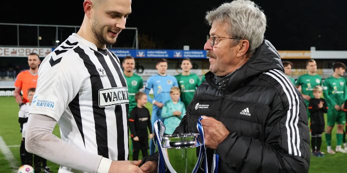 Aus dem Mittelkreis versenkt: Hier siehst du das Traumtor im Video! | BFV