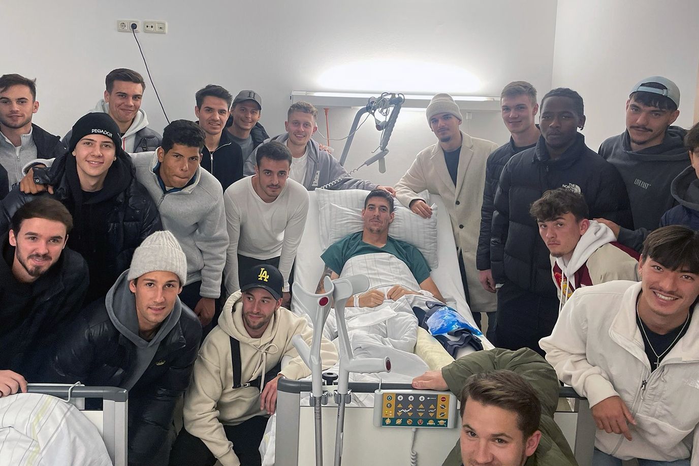 FC Pipinsried überrascht Simon Rauscheder im Krankenhaus | BFV