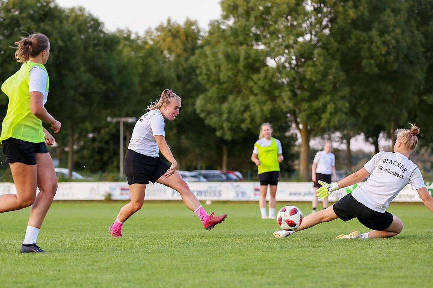 Die Mannschaft übernimmt das Torwarttraining | BFV